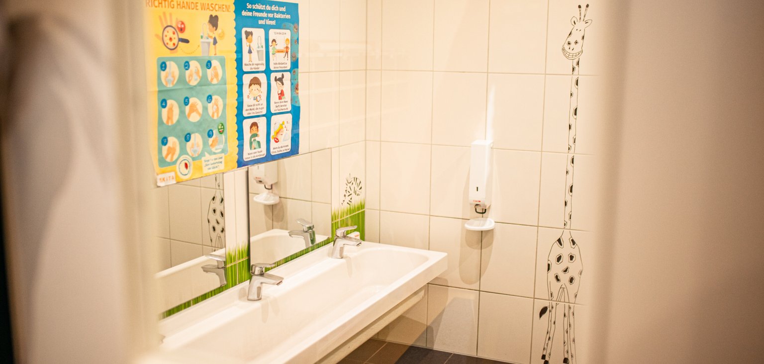 Waschräume mit Toiletten für Kinder | WebPackage